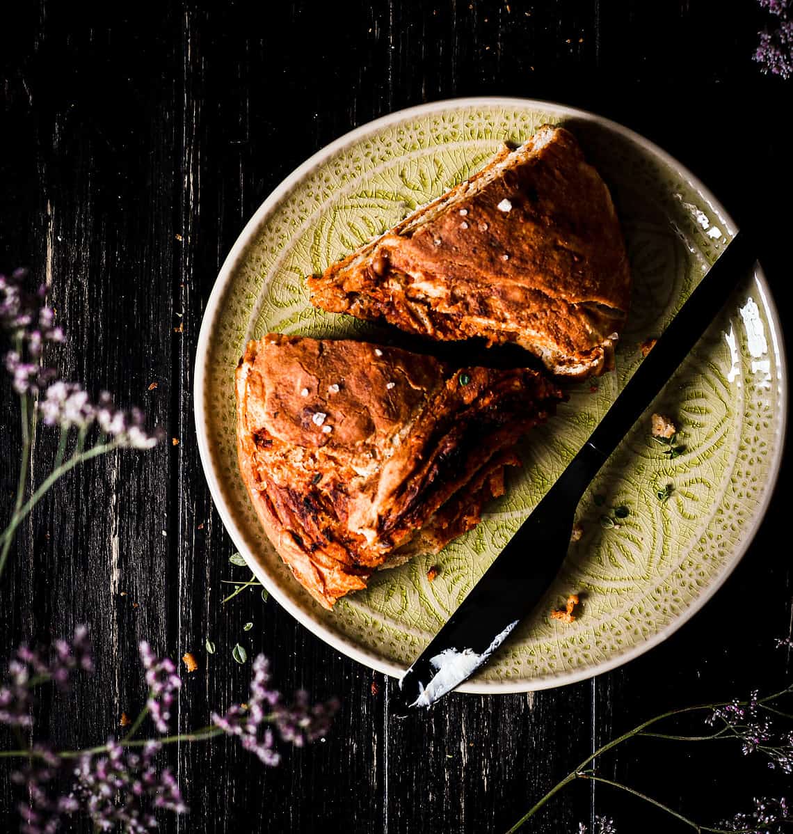 Herzhafter veganer Laugenpizza-Kranz/ Rezept