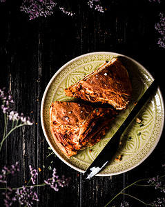 Herzhafter veganer Laugenpizza-Kranz/ Rezept