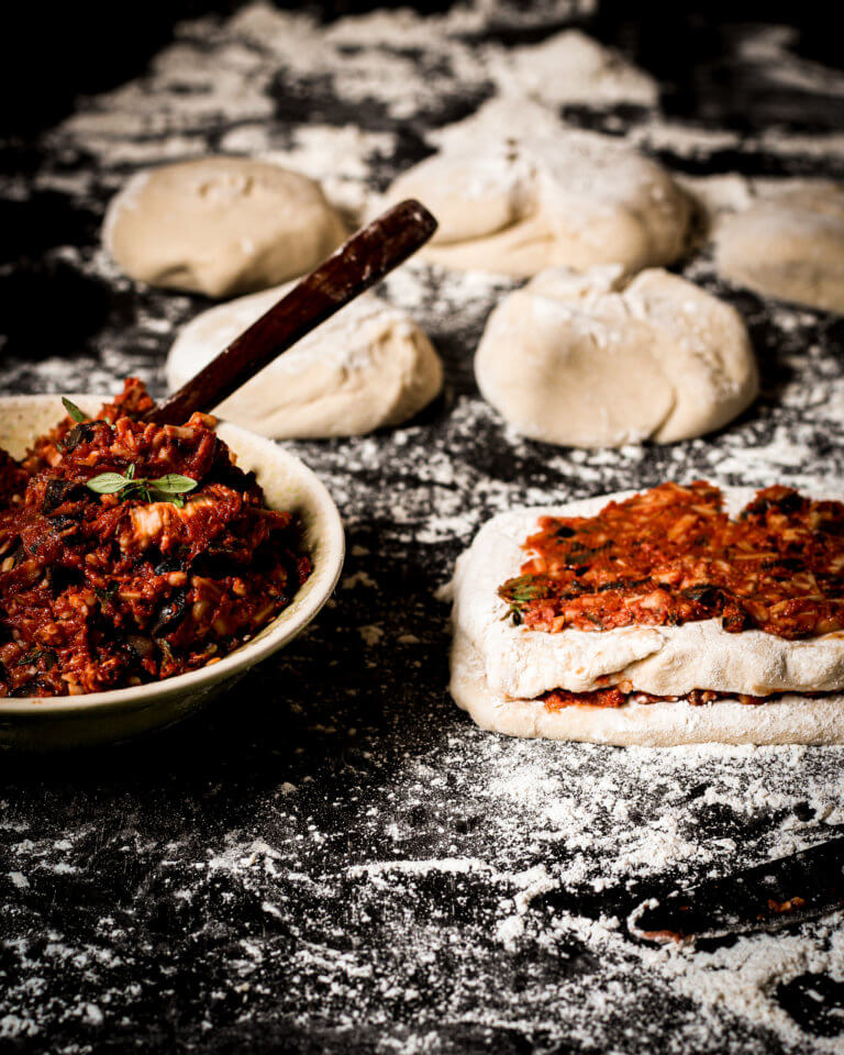 Herzhafter veganer Laugenpizza-Kranz/ Rezept