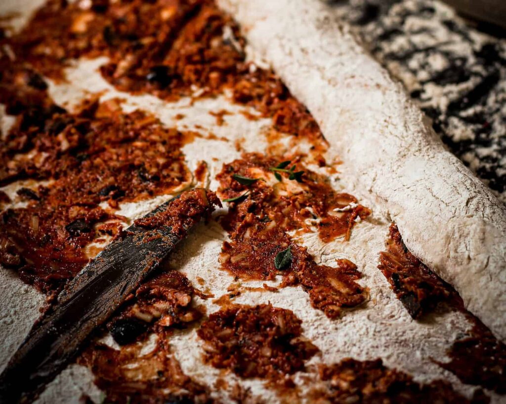Herzhafter veganer Laugenpizza-Kranz/ Rezept