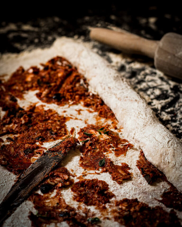 Herzhafter veganer Laugenpizza-Kranz/ Rezept
