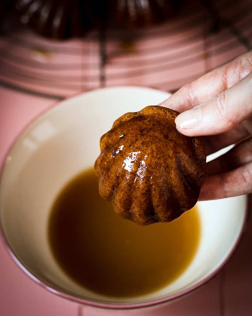 Vegan white chocolate glazed chai madeleines/ recipe