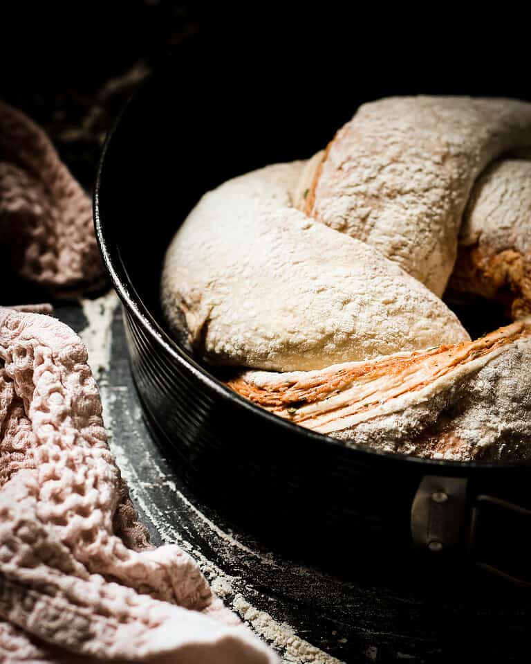 Herzhafter veganer Laugenpizza-Kranz/ Rezept