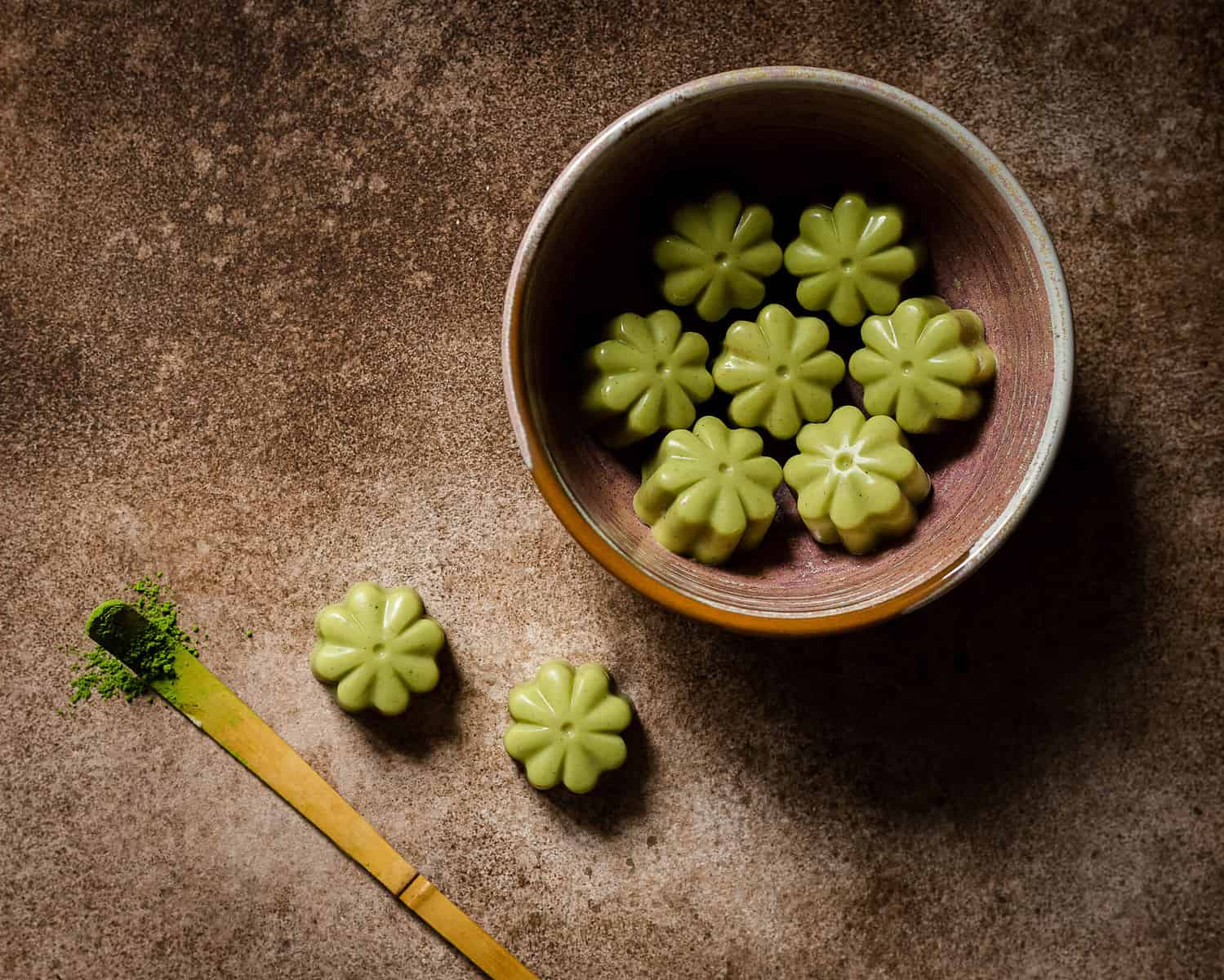 EASY CRISPY MATCHA PRALINES - FLY ME TO THE VEGAN BUFFET