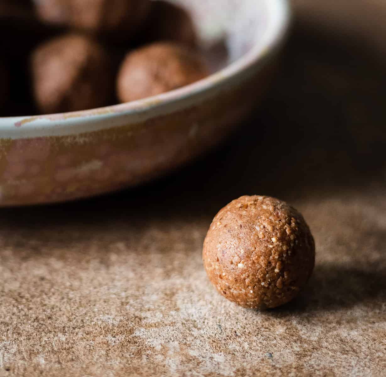 SUPERFOOD TRUFFLES - FLY ME TO THE VEGAN BUFFET